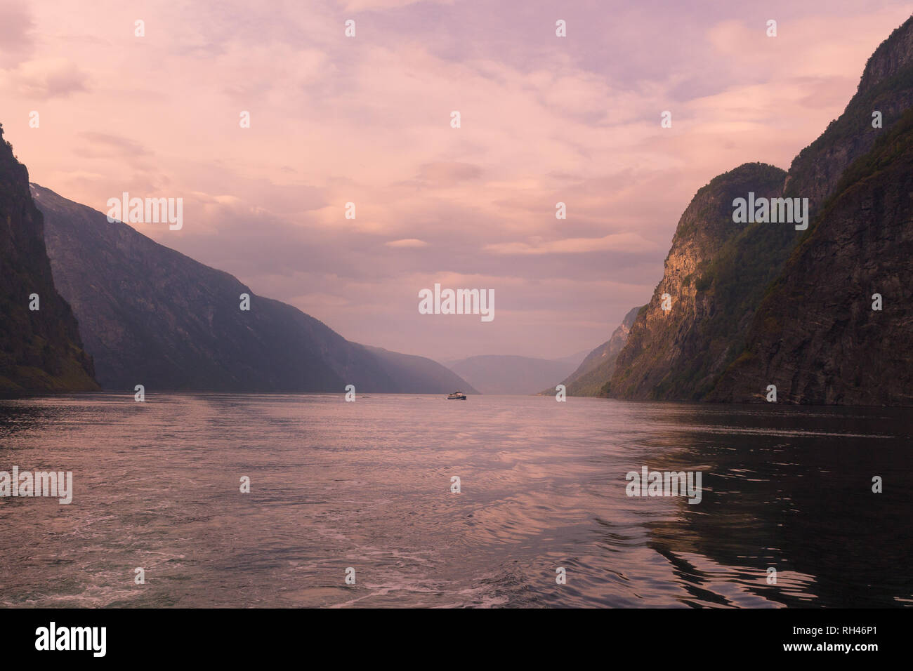 Norwegian fiords hi-res stock photography and images - Alamy