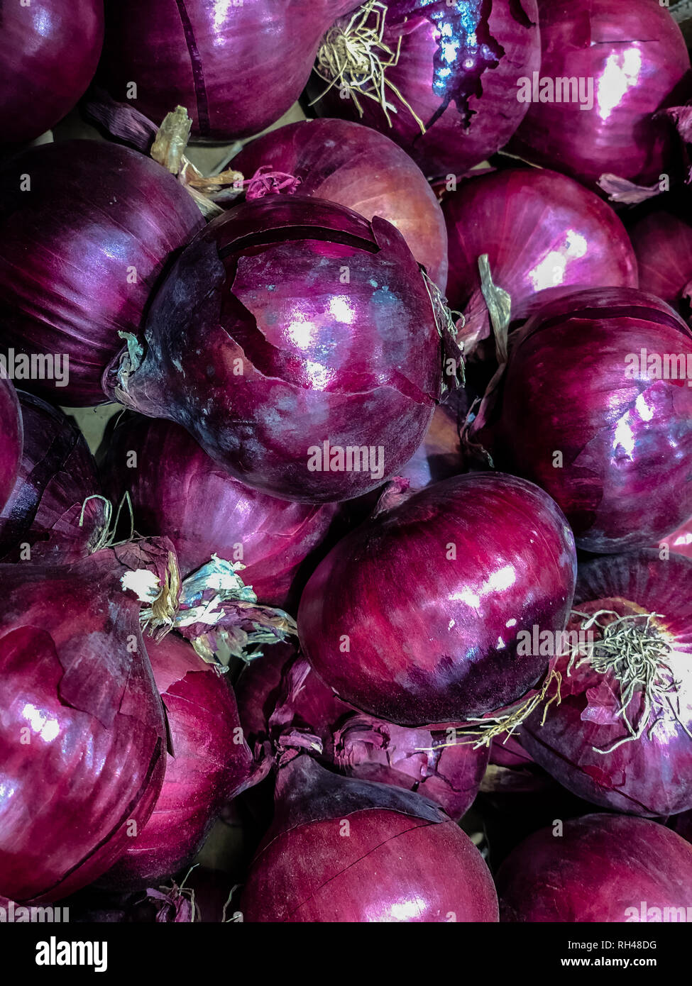 Red onions in plenty close hi-res stock photography and images - Alamy