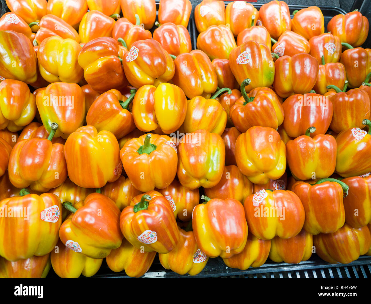 Fresh grocery store display hi-res stock photography and images - Alamy