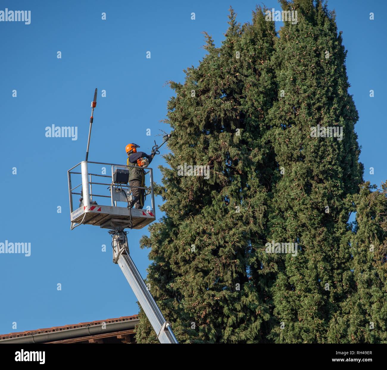 Working on raised platform hi-res stock photography and images - Alamy