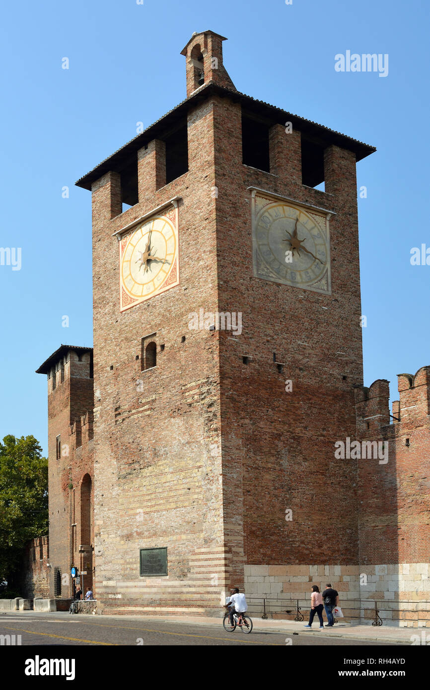 Castelvecchio castle in the historic center of Verona - Italy Stock ...