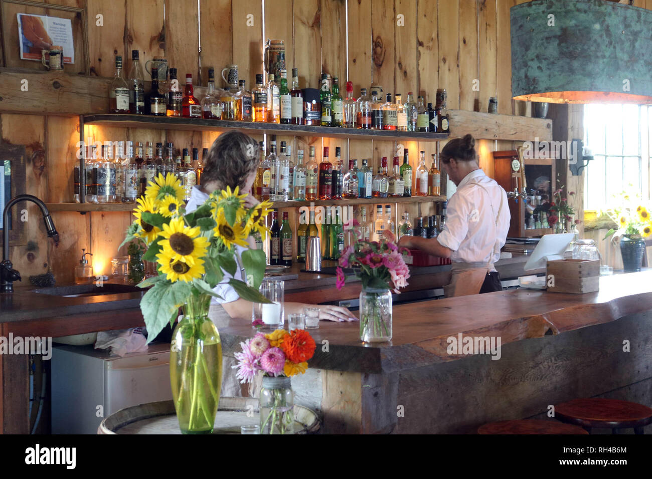 Bartender behind farm barn restaurant and bar hi-res stock photography ...