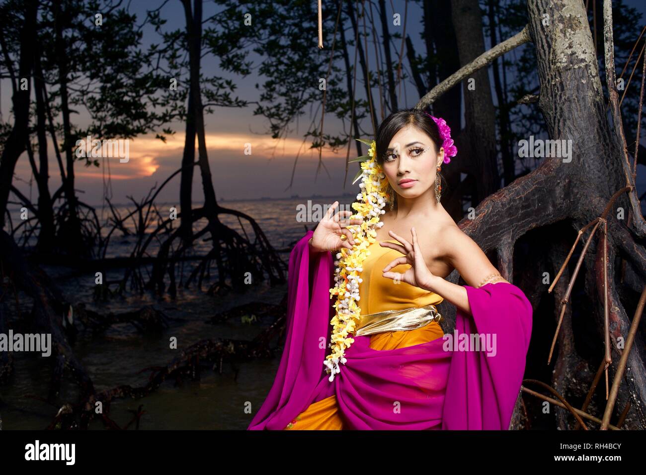 Javanese women hi-res stock photography and images - Alamy