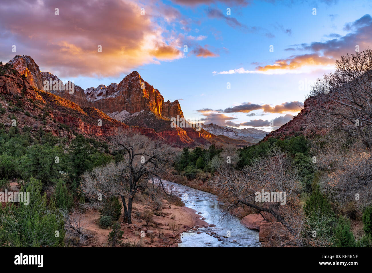 ZION NATIONAL PARK SUNSET AT WATCHMEN Stock Photo - Alamy