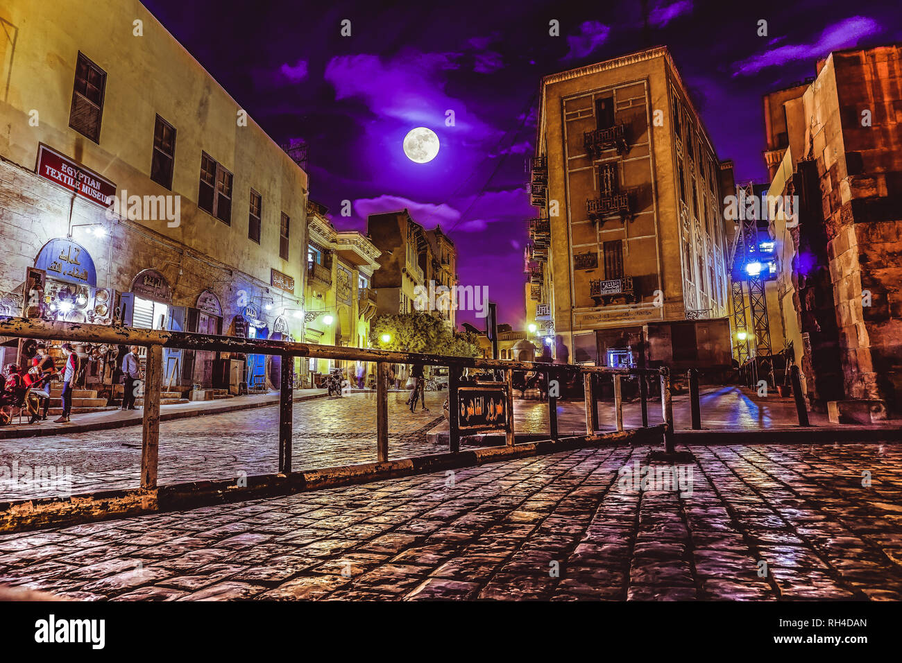 Old visuals hi-res stock photography and images - Alamy