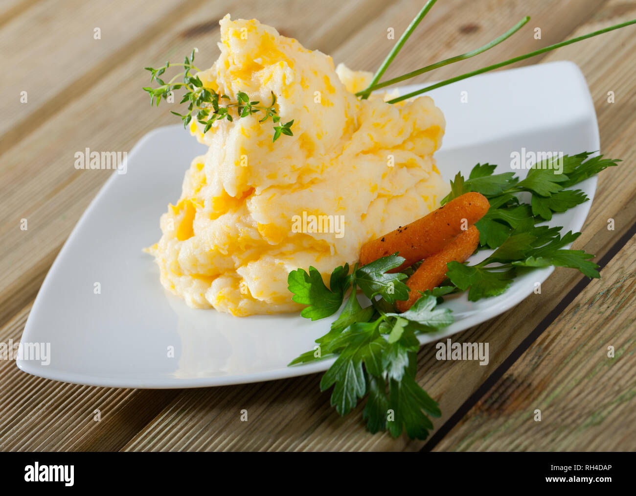Classic Scottish Clapshot - dish of mashed swede and potato (or neeps ...