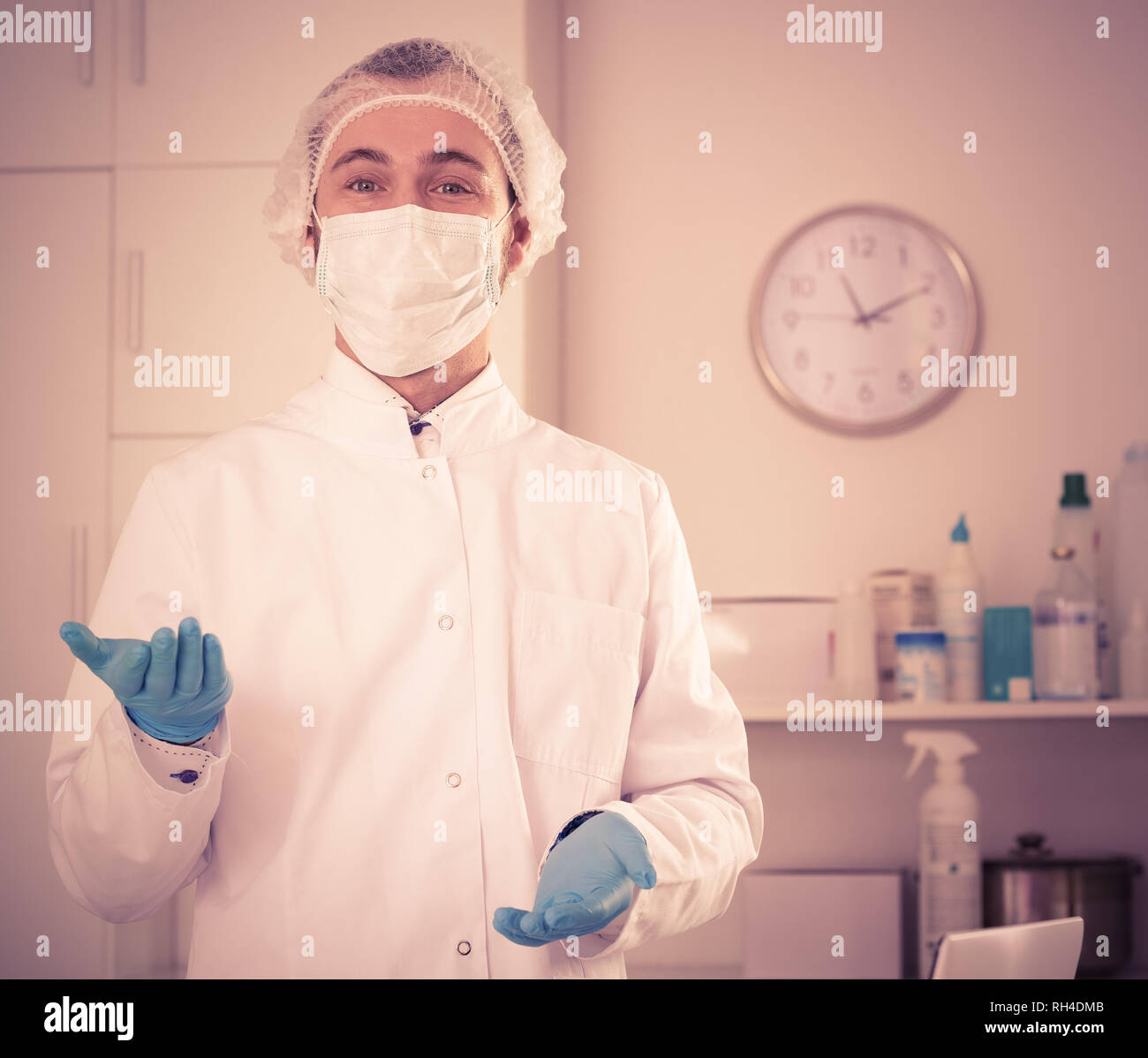 Male nurse preparing injection with syringe in hospital Stock Photo - Alamy