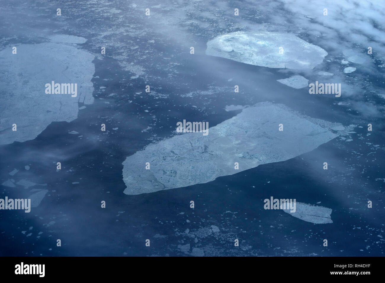 Ice floating on the ocean hi-res stock photography and images - Alamy