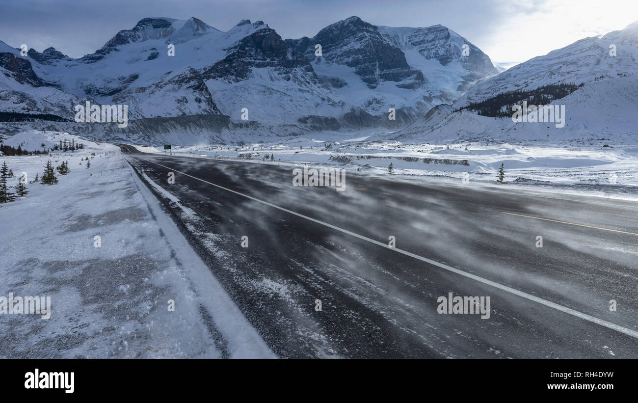 Snow blowing over road hi-res stock photography and images - Alamy