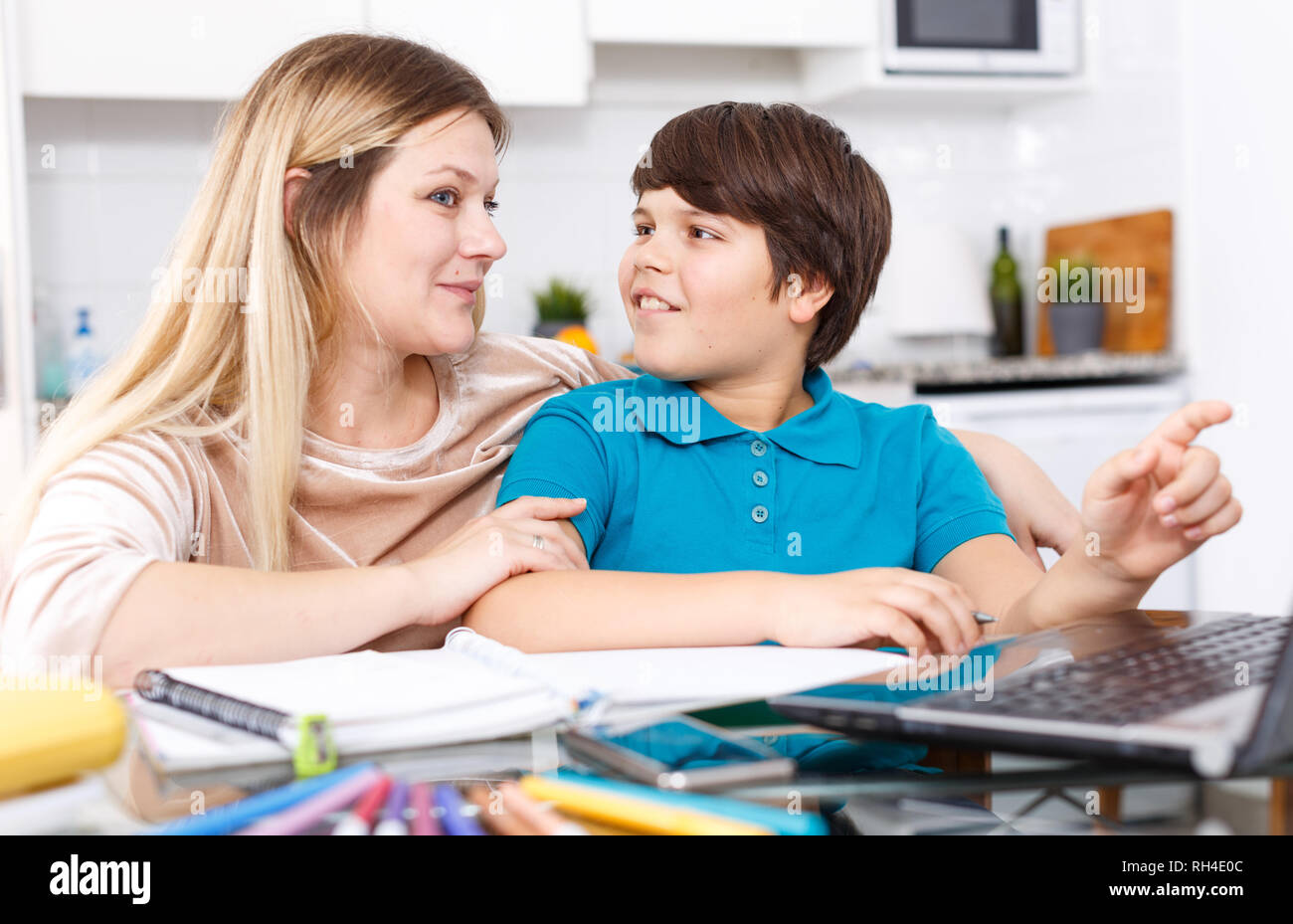 Tweenage hi-res stock photography and images - Alamy