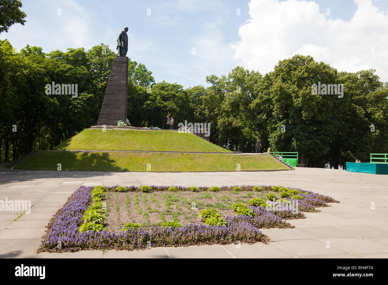 KANIV - CHERKASSY - UKRAINE, MAY 31, 2009: Monument to Taras Shevchenko ...