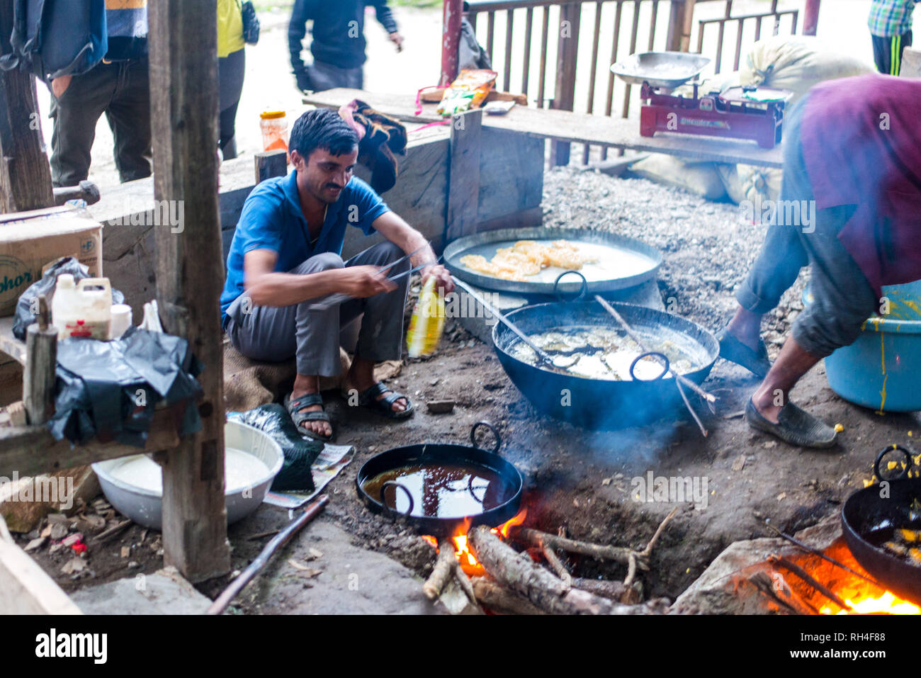 Making jalebi hi-res stock photography and images - Alamy