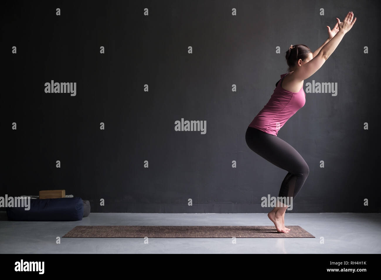 Woman squat pose hi-res stock photography and images - Alamy