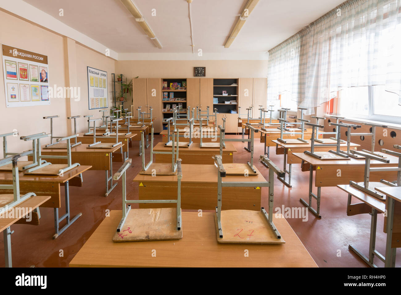 Raised tables hi-res stock photography and images - Alamy