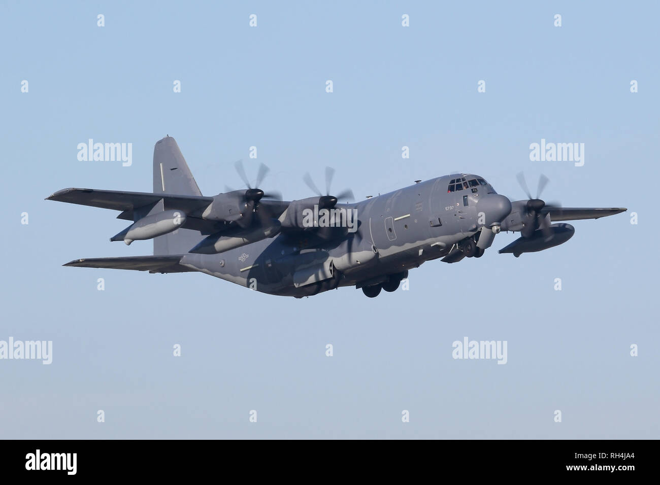Raf c 130 hercules on air hi-res stock photography and images - Alamy