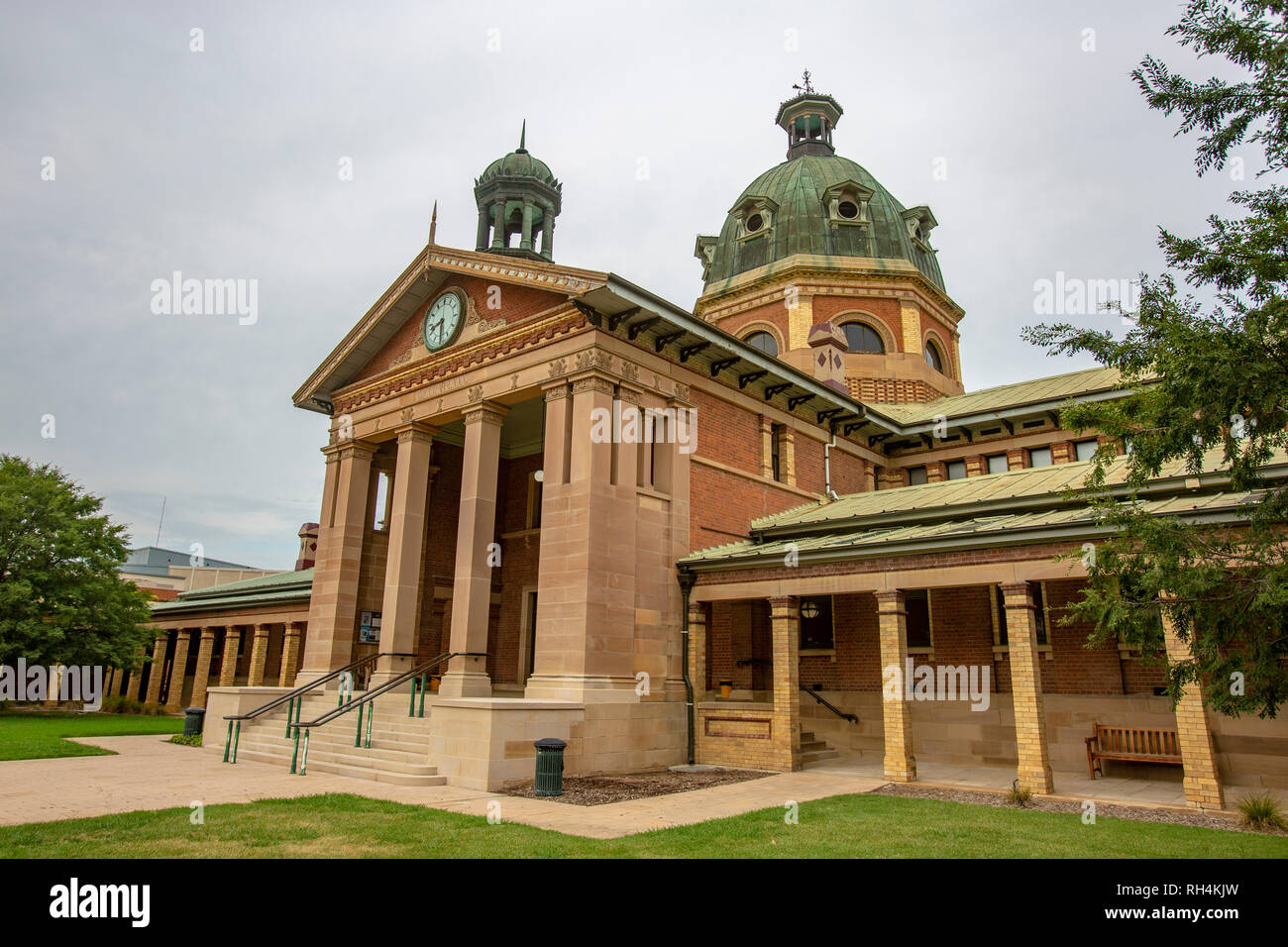 Central local court house hi-res stock photography and images - Alamy