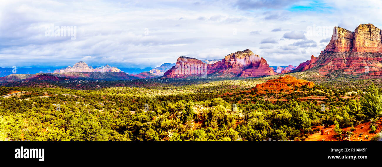 Panorama of Twin Buttes and other Red Rocks in the Munds Mountain Range ...