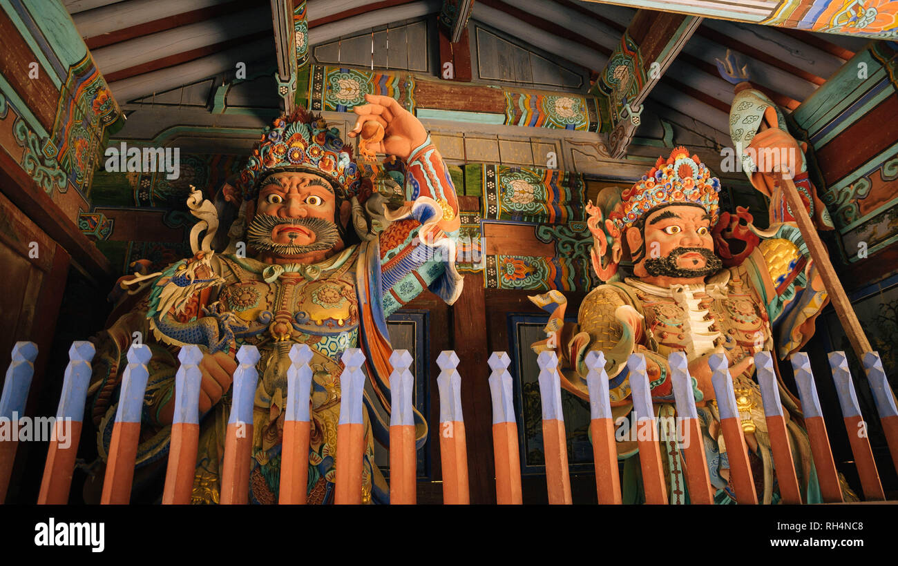 Guardian Demons at the Gates of Buddhist Sinheungsa Temple in Seoraksan ...