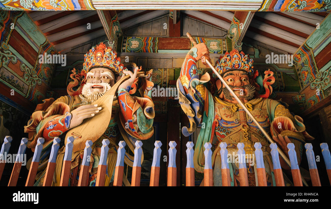 Guardian Demons at the Gates of Buddhist Sinheungsa Temple in Seoraksan ...