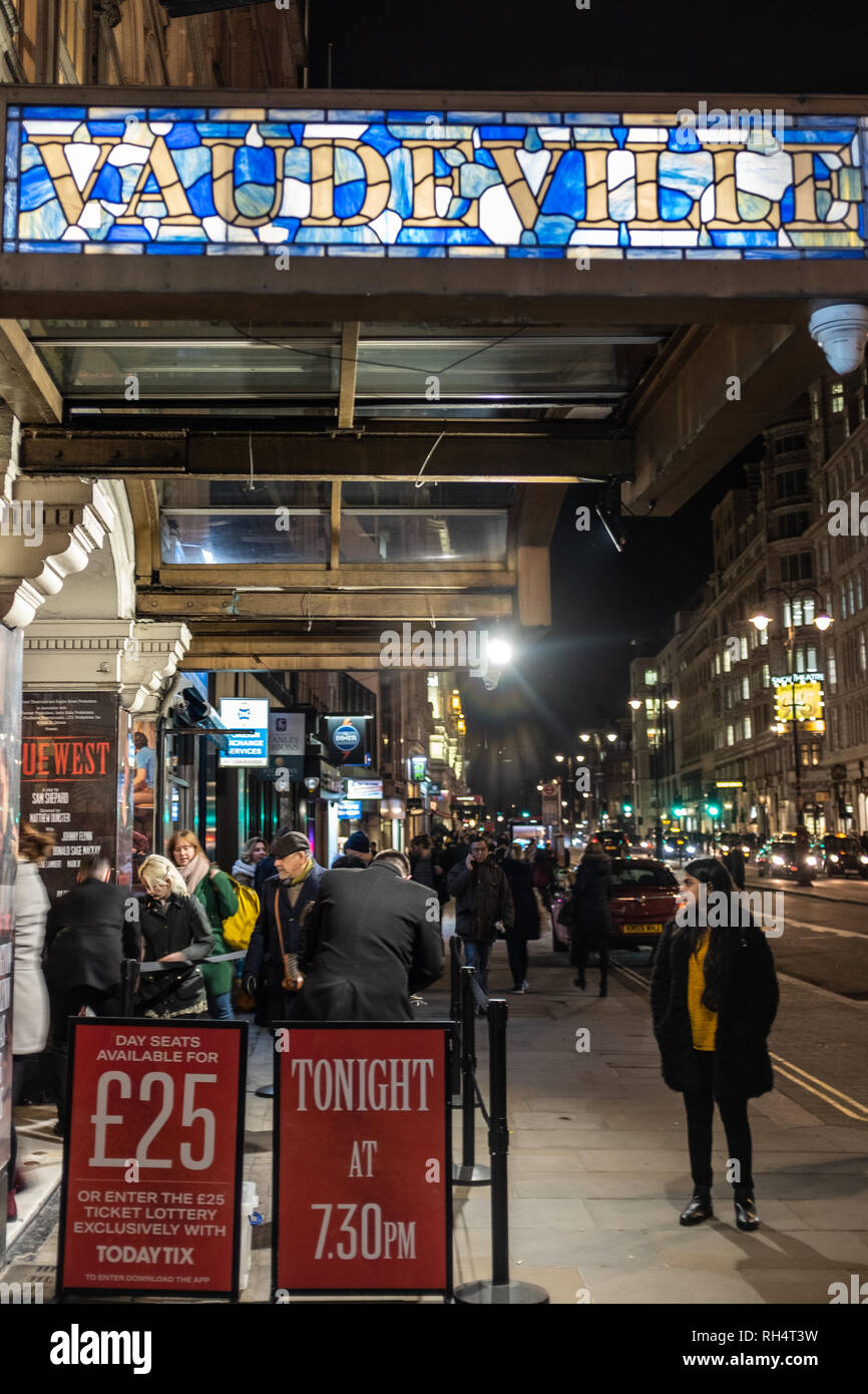 Audience seats stage lights hi-res stock photography and images - Alamy