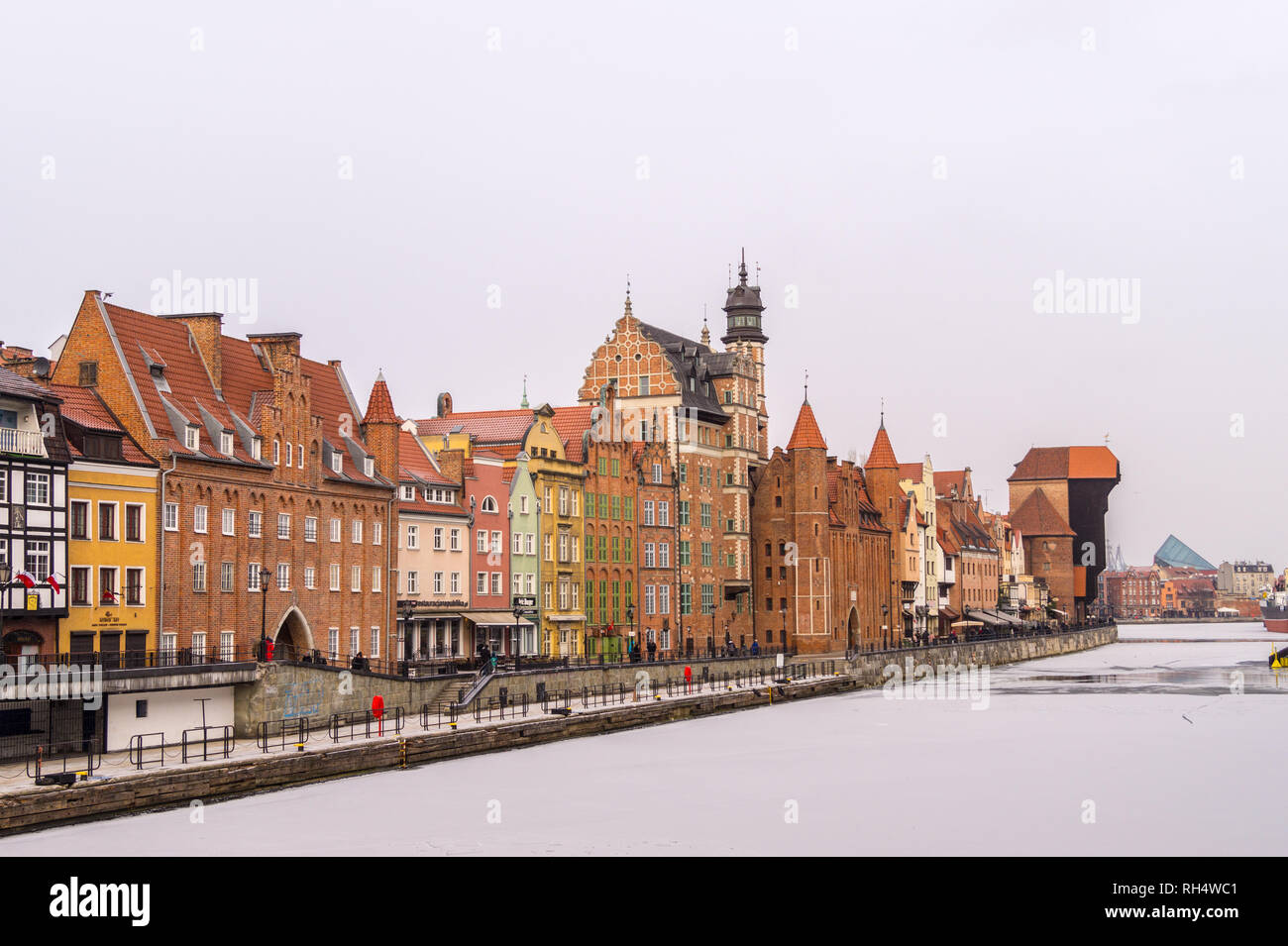 Motława river waterfront and Crane, Zuraw, Rybackie Pobrzeże, Gdańsk ...