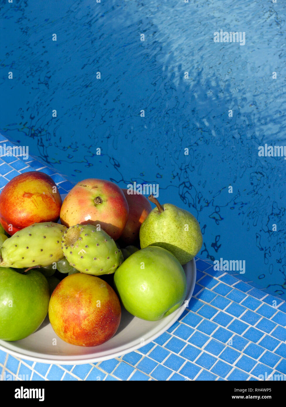Plate of fresh fruit at the swimming pool Stock Photo - Alamy