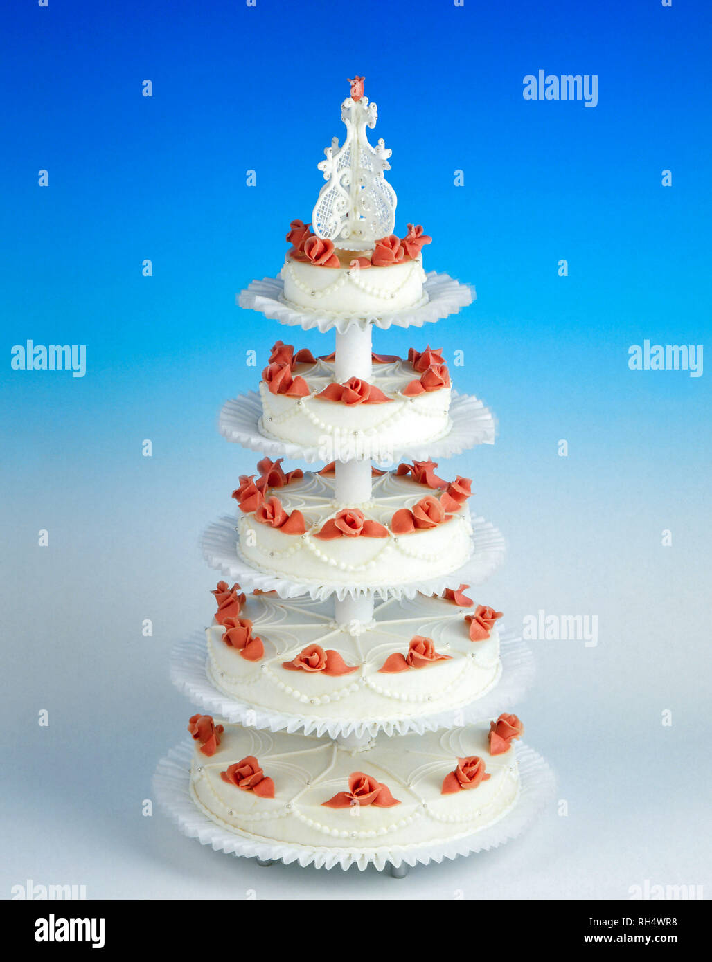 Beautifully decorated five-storey wedding cake Stock Photo - Alamy