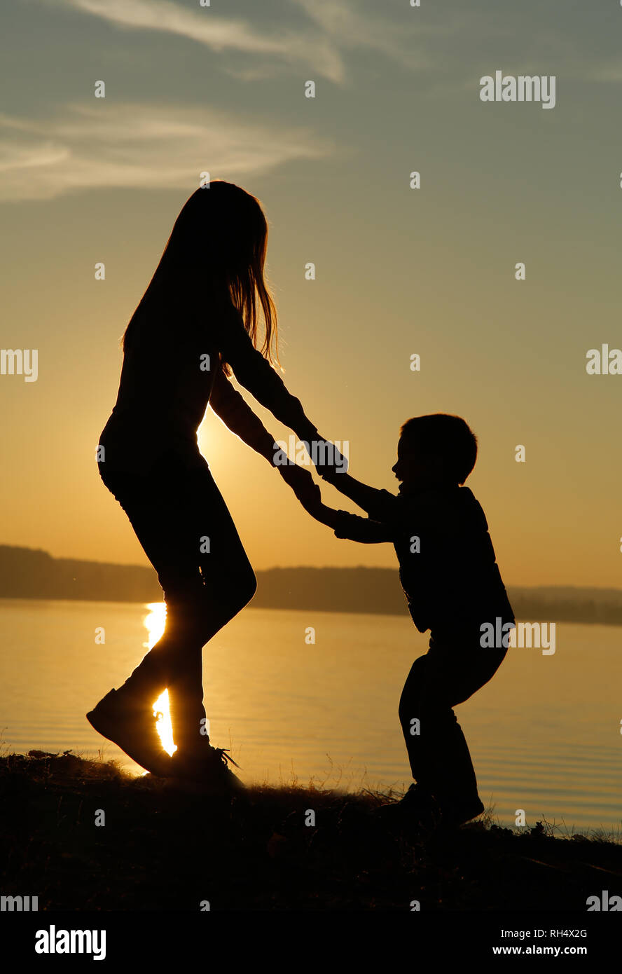 Sister brother silhouette hi-res stock photography and images - Alamy