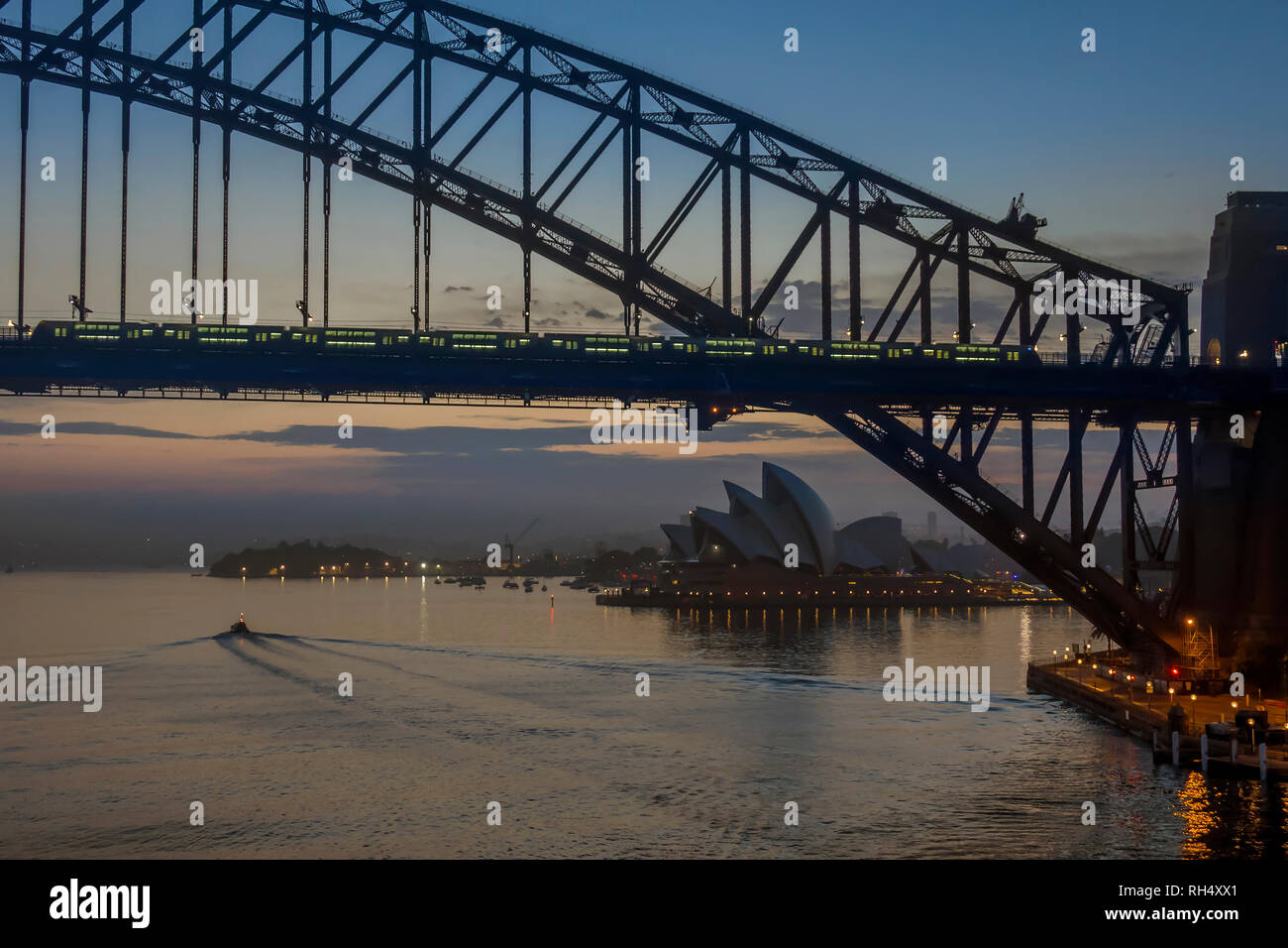 Opera house and bridge hi-res stock photography and images - Alamy