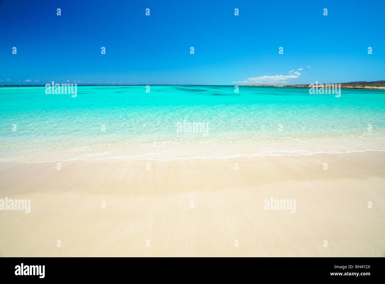 white sand and turquoise water on the beach of turquoise bay, cape ...