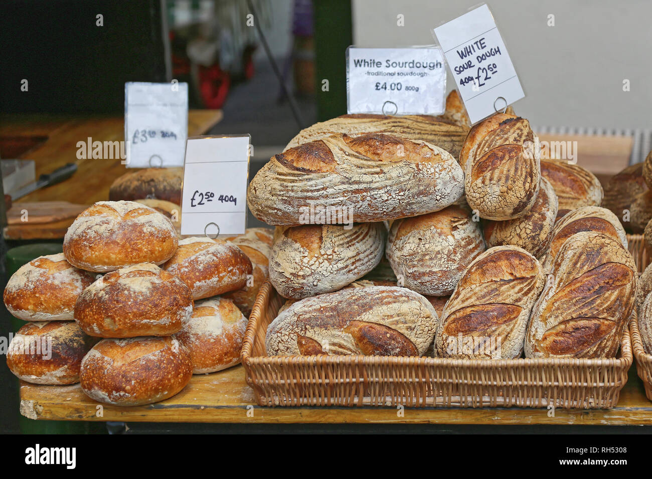Basket with bakery hi-res stock photography and images - Alamy