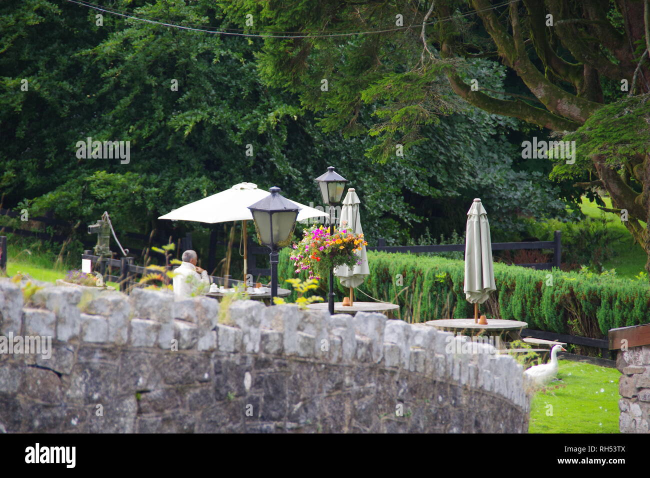 Two Bridges Hotel. Dartmoor National Park, Devon, UK Stock Photo - Alamy