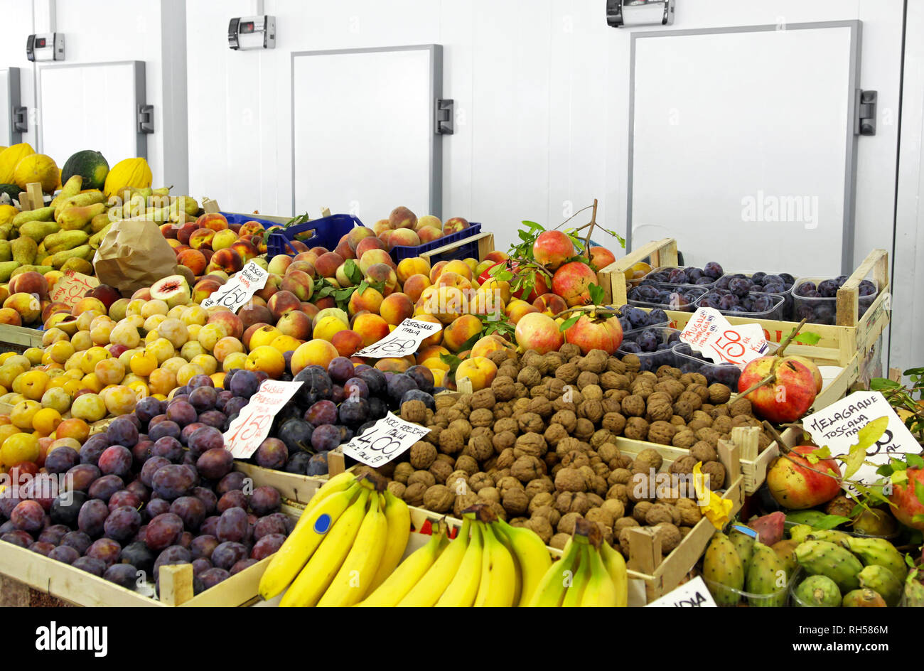 All kind of fresh fruits at farmers market Stock Photo - Alamy