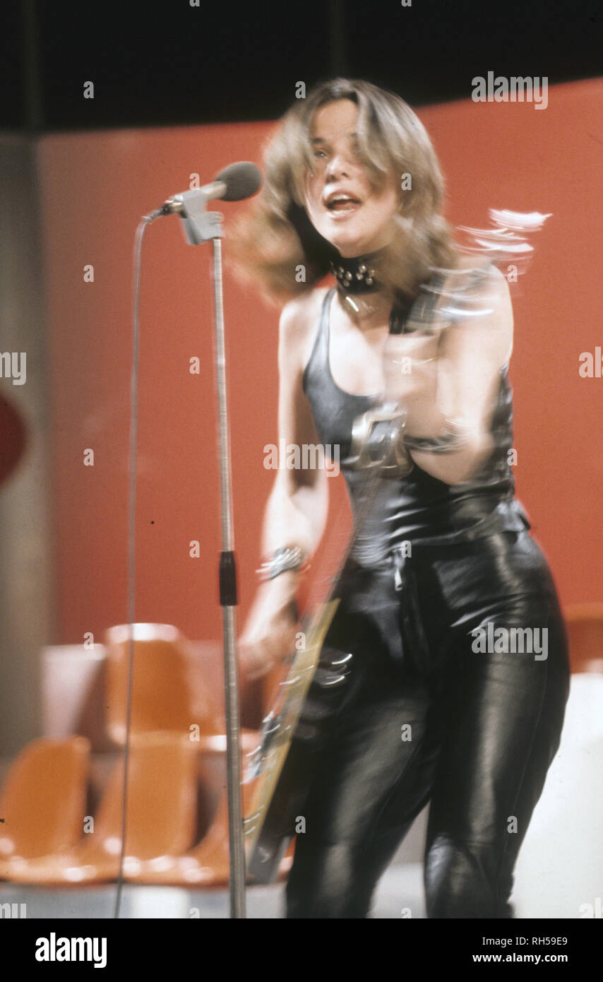 Suzi quatro 1970s hi-res stock photography and images - Alamy