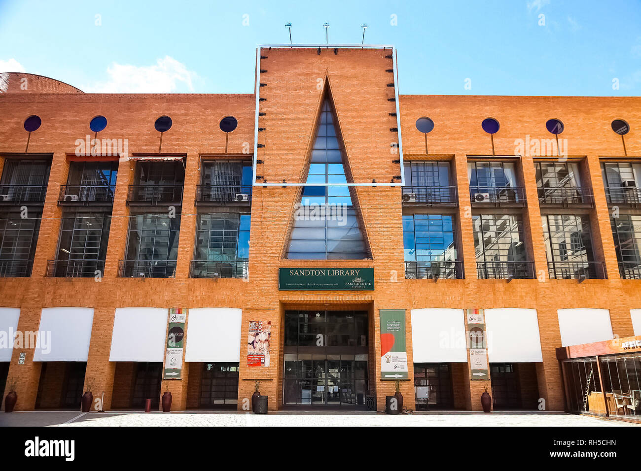 University library interior africa hi-res stock photography and images ...