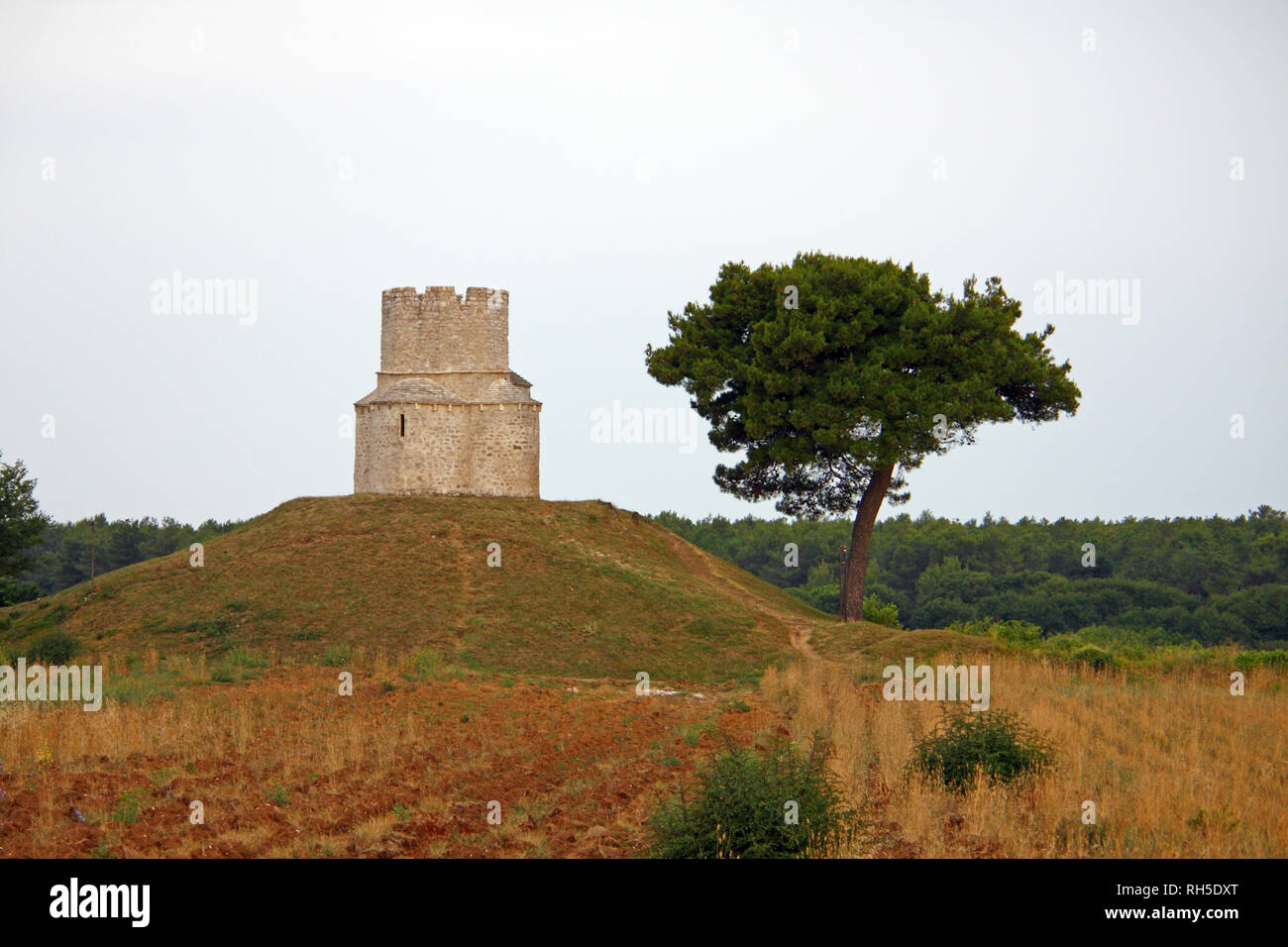 Pre roman style hi-res stock photography and images - Alamy