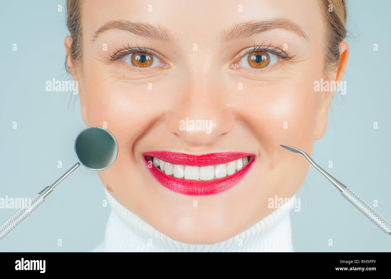 Curved beautiful smile hi-res stock photography and images - Alamy