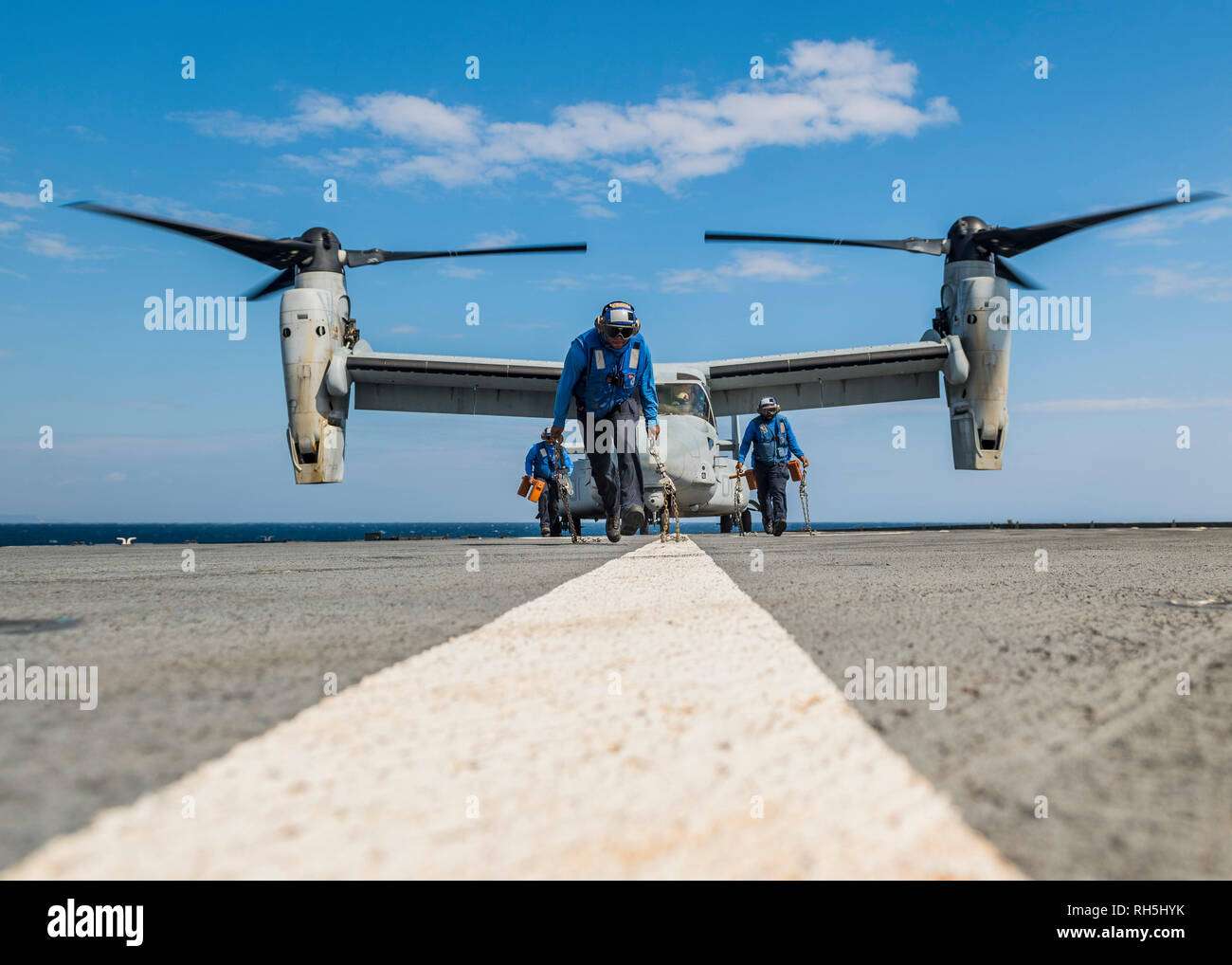 Chock and chains hi-res stock photography and images - Alamy