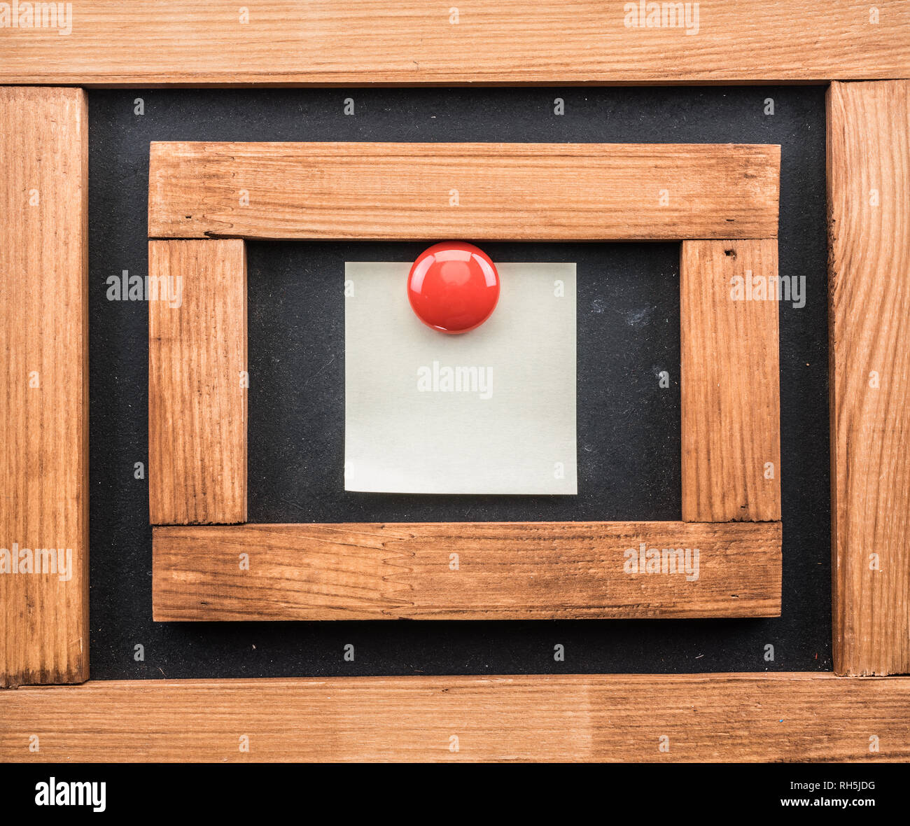 Blackboard and post-it note stuck with colorful magnets Stock Photo - Alamy