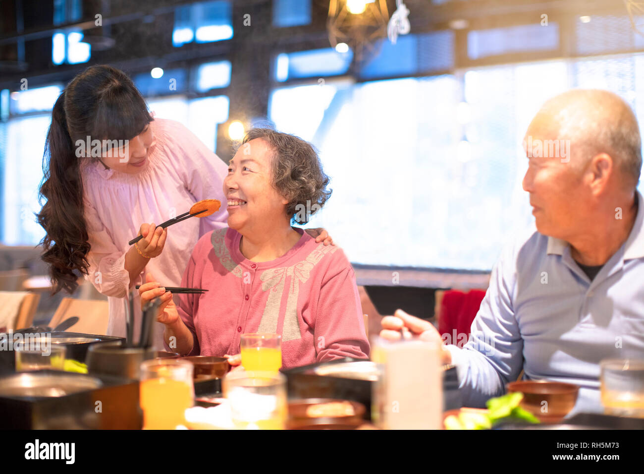 Chinese new year family dinner hi-res stock photography and images - Alamy