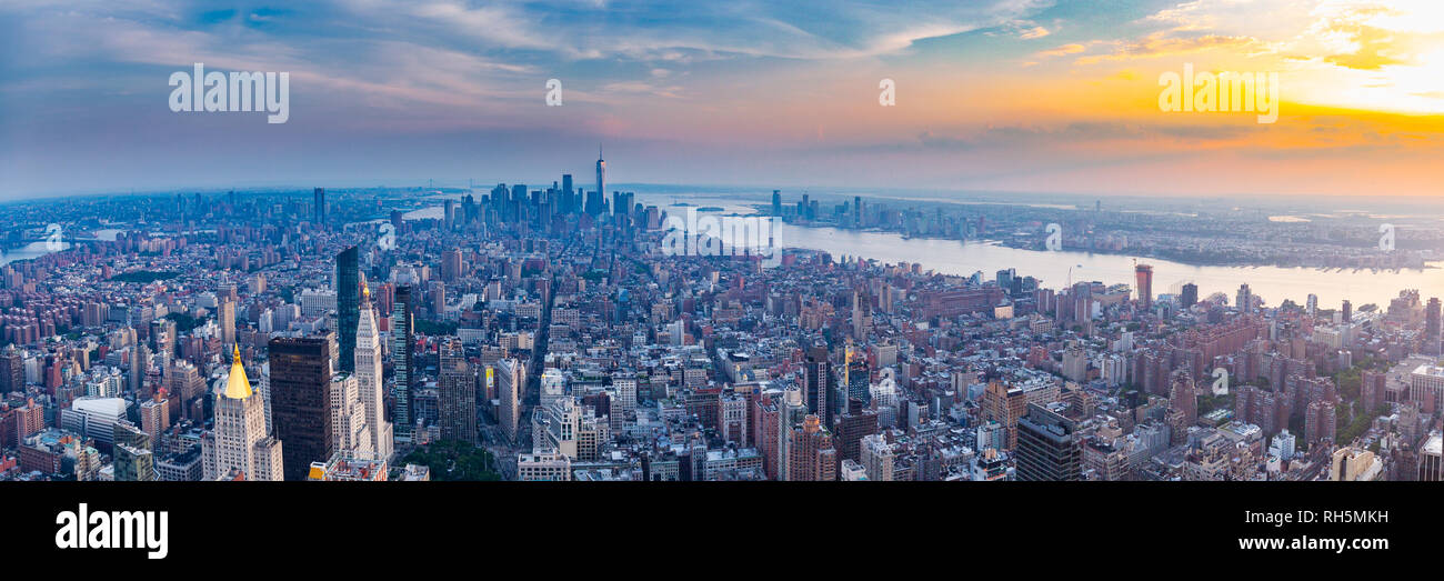 A view of Manhattan during the sunset - New York Stock Photo - Alamy
