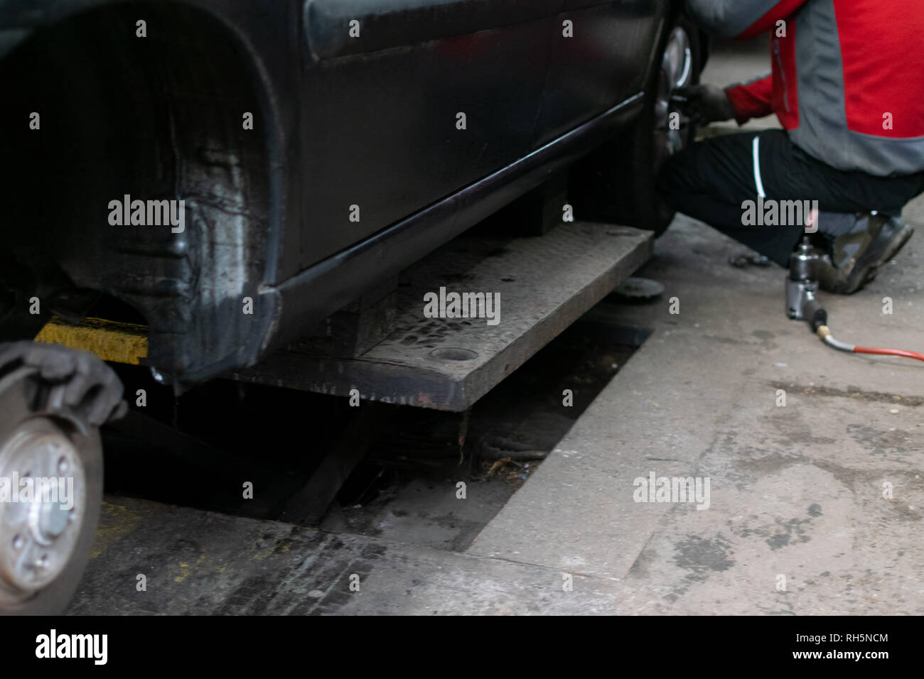 Seasonal tire change in a passenger car Stock Photo - Alamy