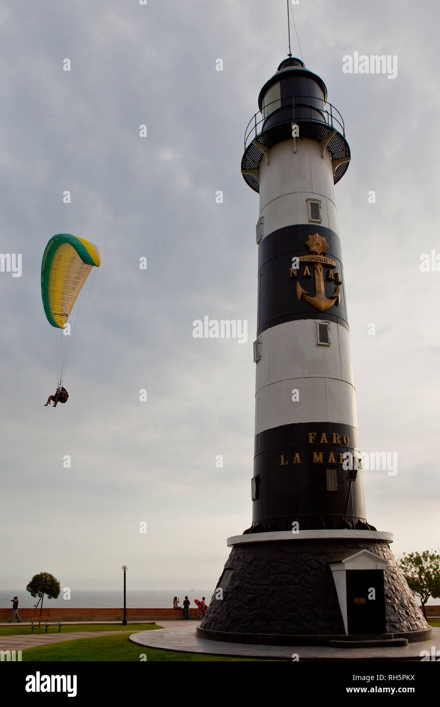 Parasuit ride in the sunset at Lima,Peru Stock Photo - Alamy