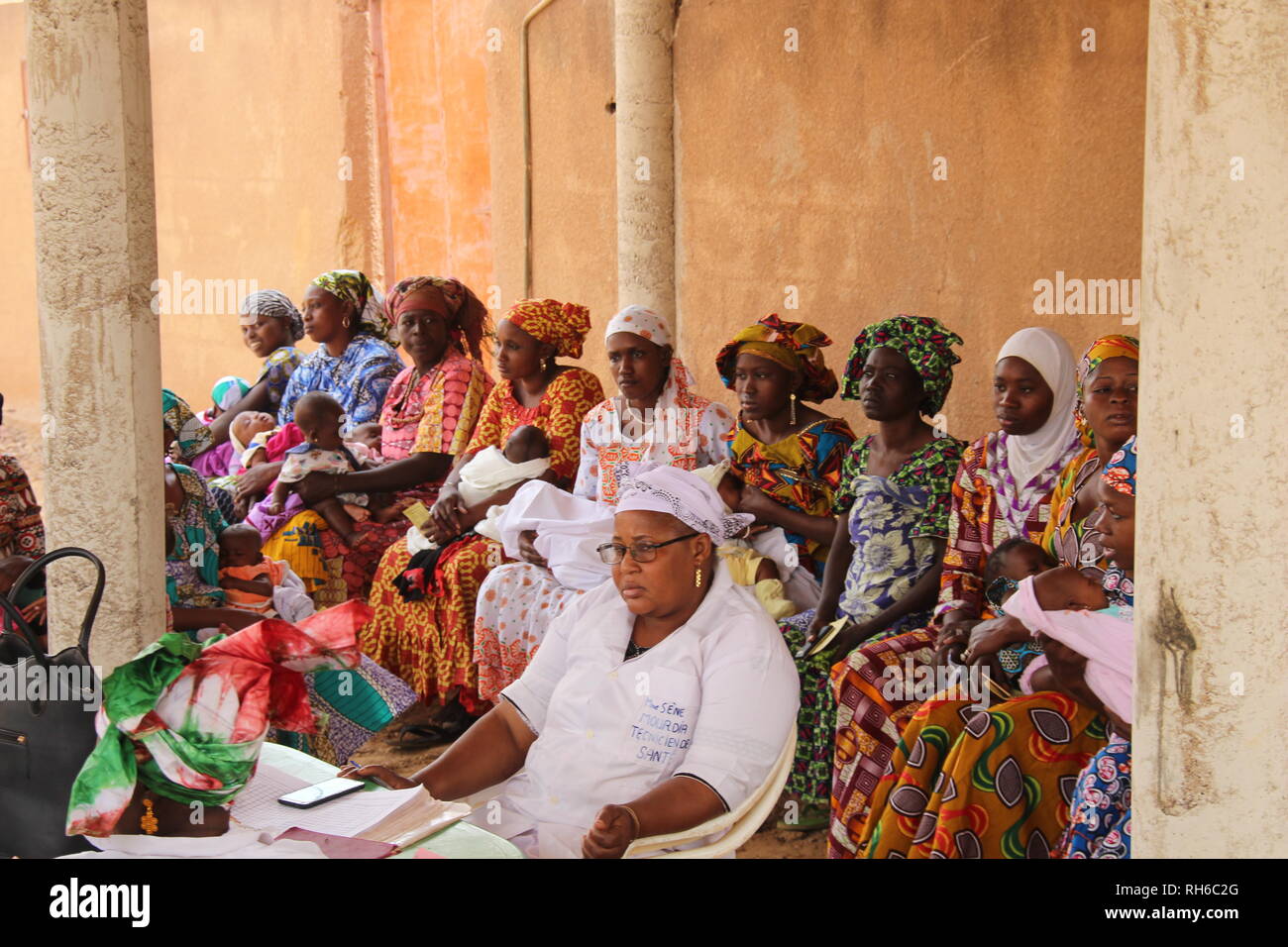 Mopti, Mali. 22nd Mar, 2018. Mothers wait in a health center to have ...