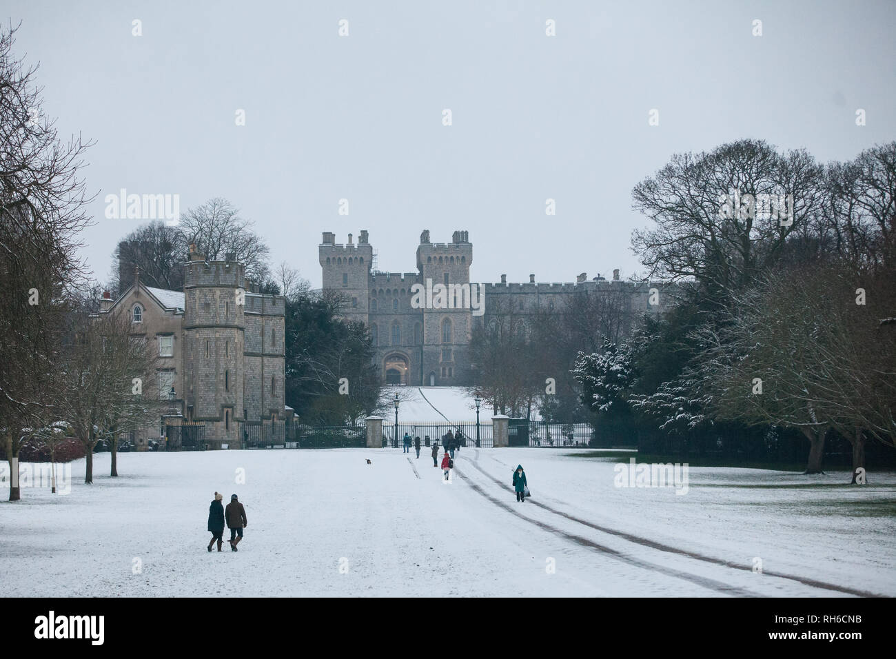 Windsor, UK. 1st February, 2019. An overnight snowfall in front of ...