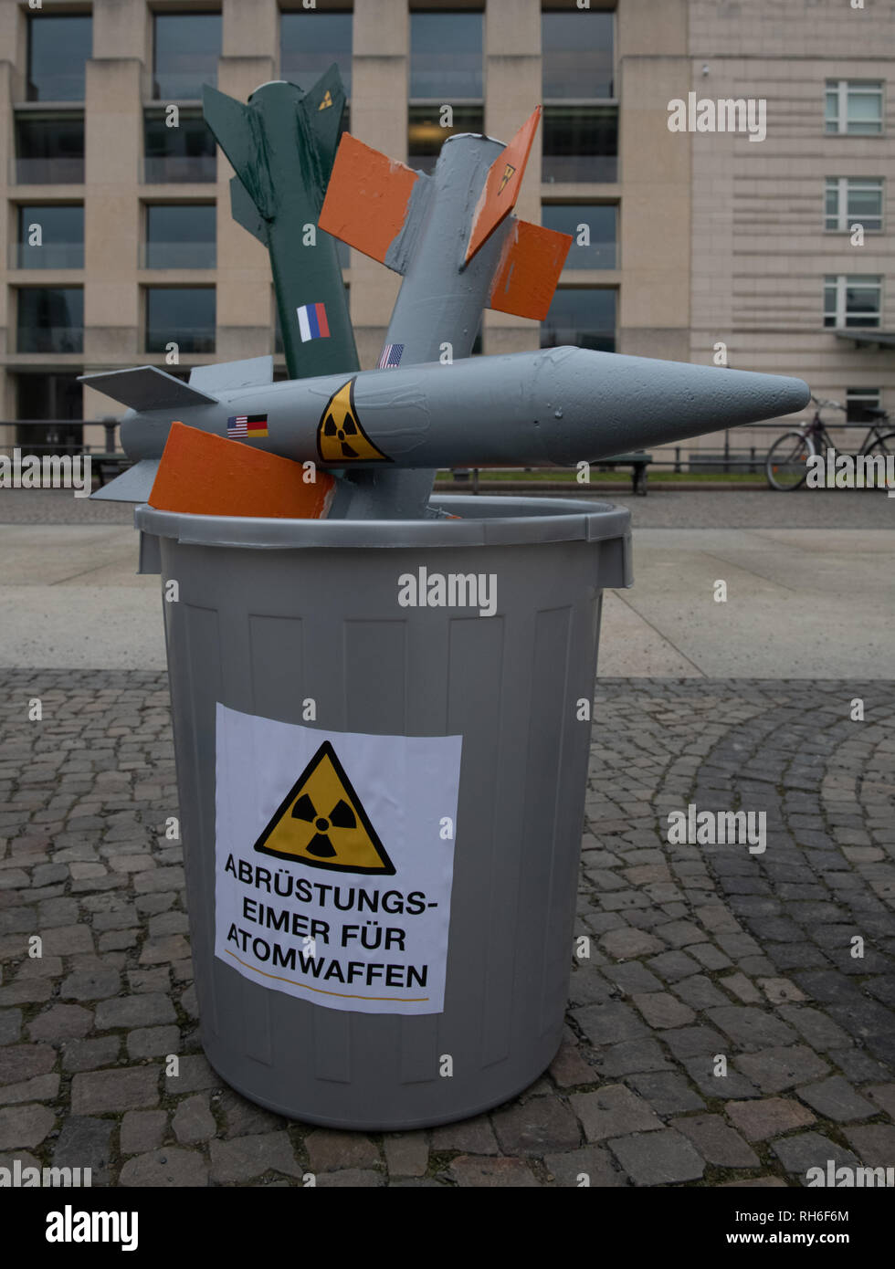 Nuclear forces hi-res stock photography and images - Alamy