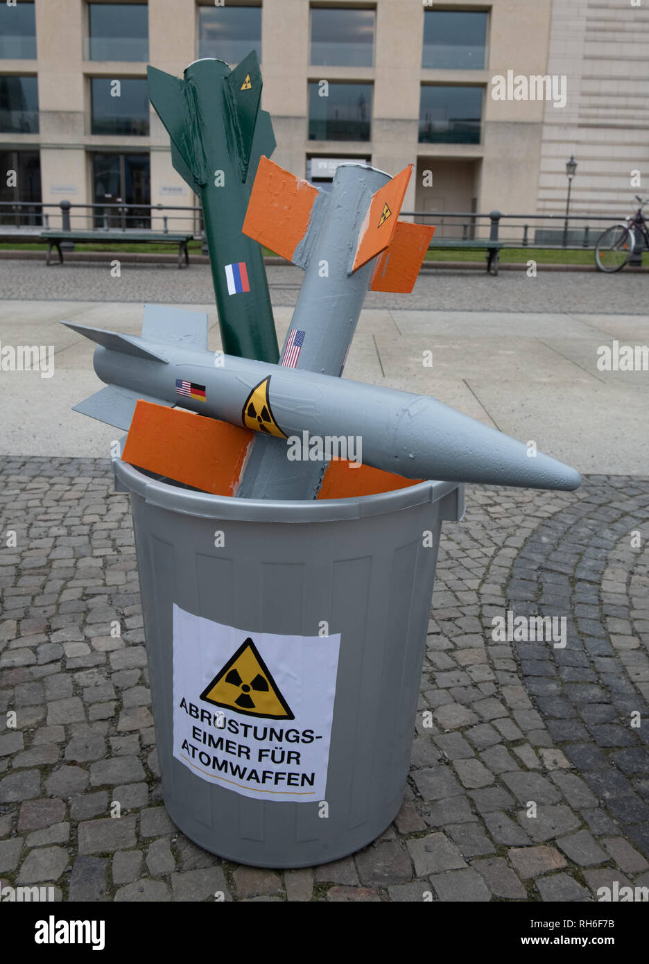 Nuclear forces hi-res stock photography and images - Alamy