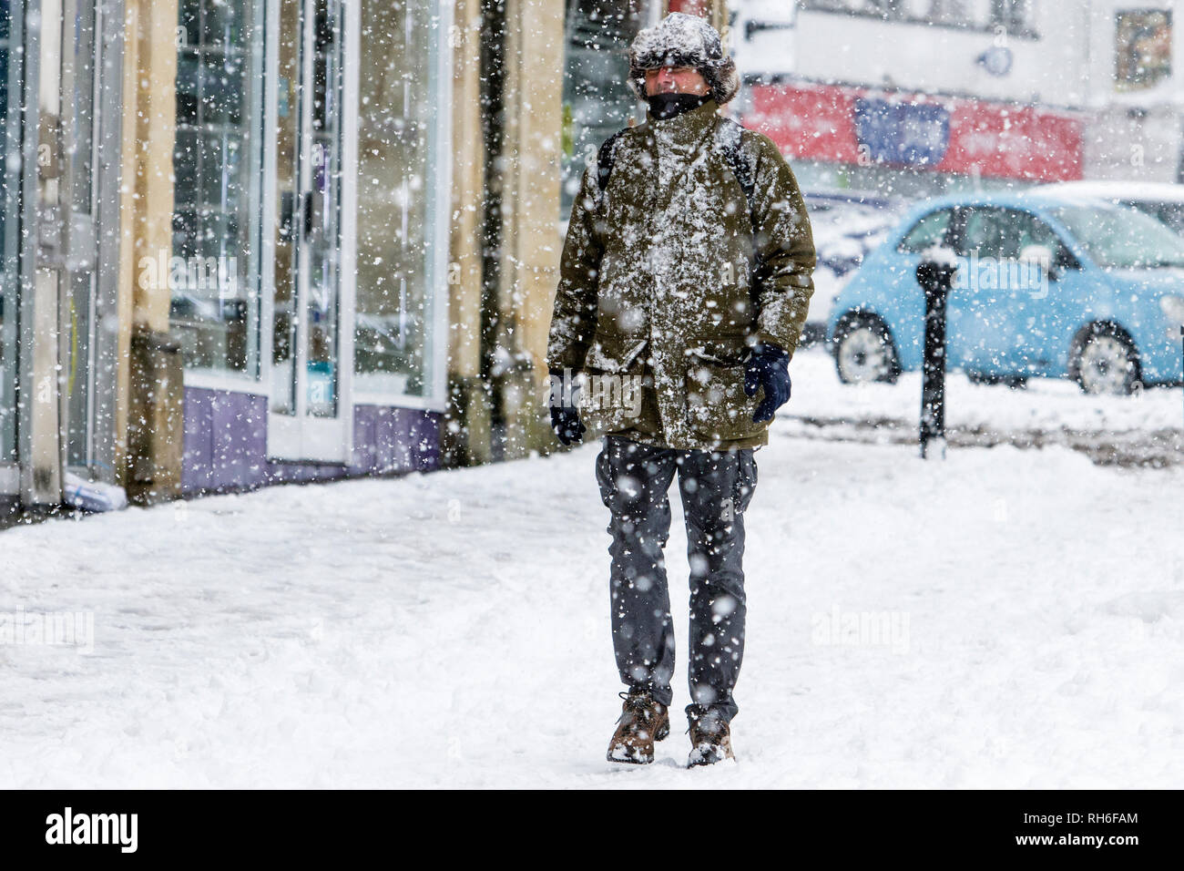 People walking in a snow storm hi-res stock photography and images - Alamy