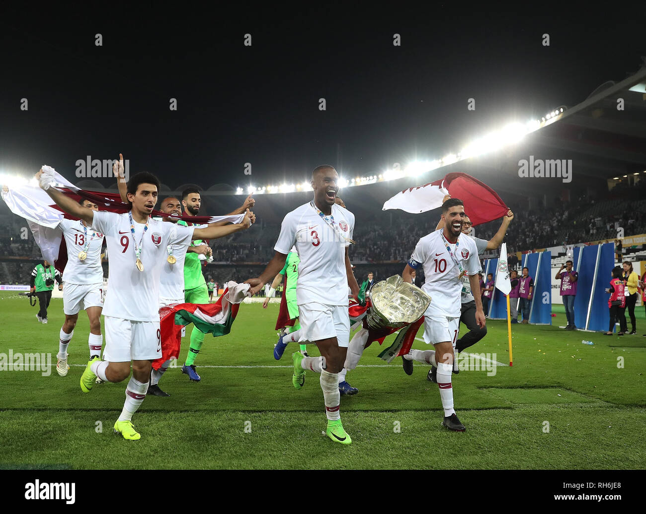 (190202) -- ABU DHABI, Feb. 2, 2019 (Xinhua) -- Players of Qatar ...