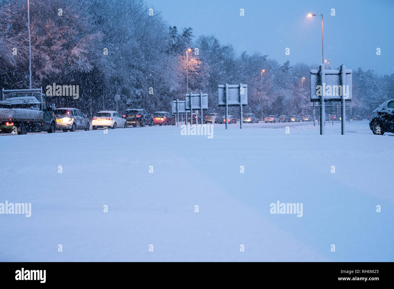 Cars stuck on Brighton hill roundabout, Basingstoke due to the snow ...